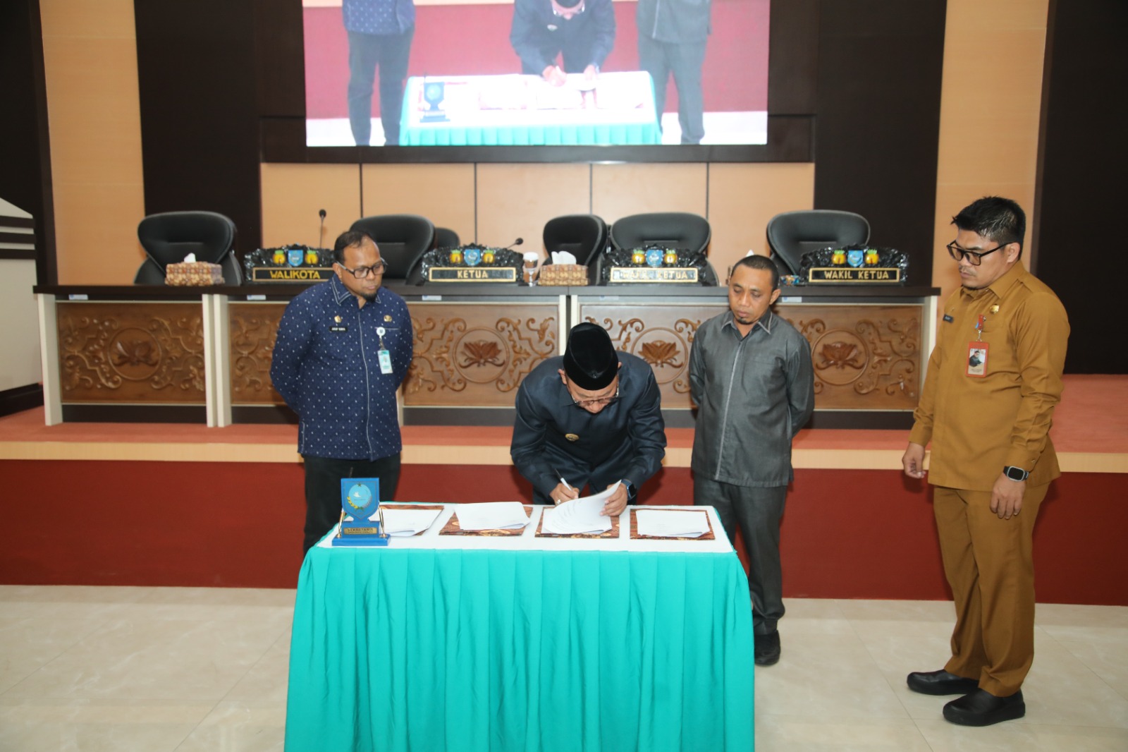 Pemkot dan DPRD Lakukan Penandatanganan Nota Kesepakatan KUA-PPAS APBD ... Pemkot dan DPRD Lakukan Penandatanganan Nota Kesepakatan KUA-PPAS APBD ...