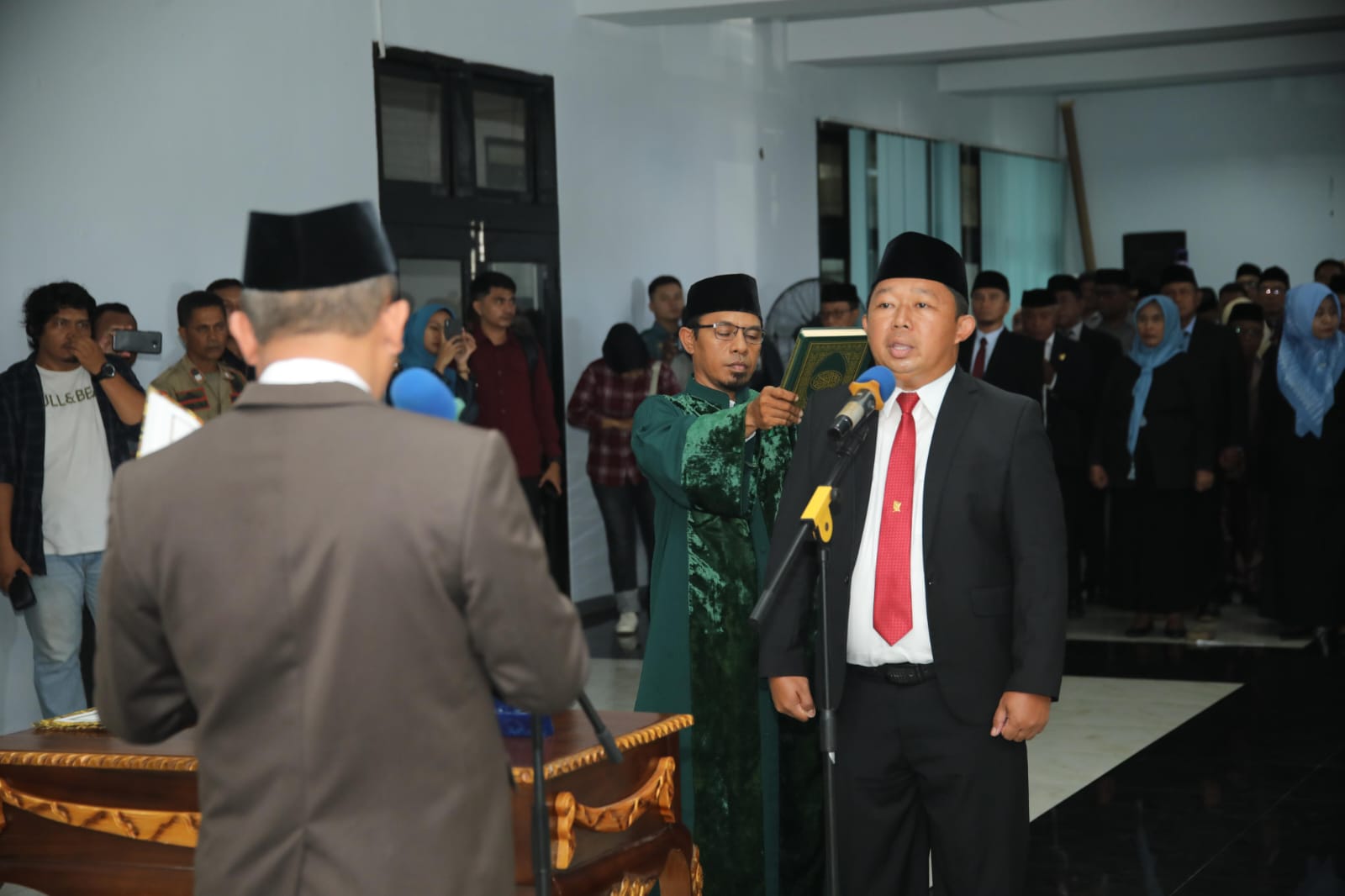 Wali Kota Resmi Lantik Rizal Marsaoly Sebagai Sekda Kota Ternate ... Wali Kota Resmi Lantik Rizal Marsaoly Sebagai Sekda Kota Ternate ...